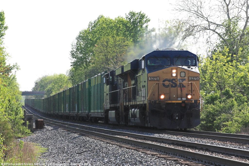 CSX 5375 and train Q702